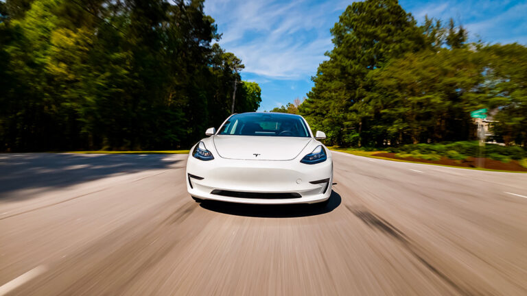 Tesla dévoile la V2 de son Safety Score - avec des changements clés au menu